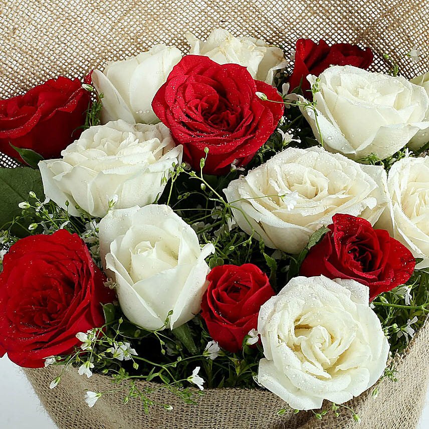 Online White Roses N Red Roses Bunch Gift Delivery in Singapore - FNP