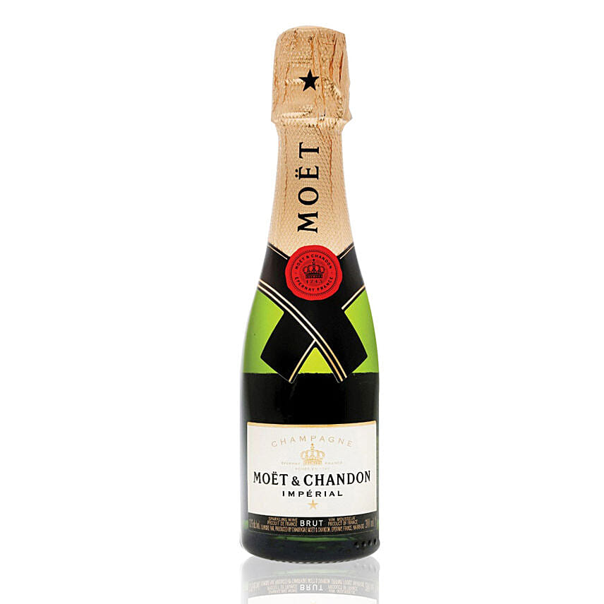 Online Lovely Forever Roses In a Cart For Valentine With Moet Champagne ...