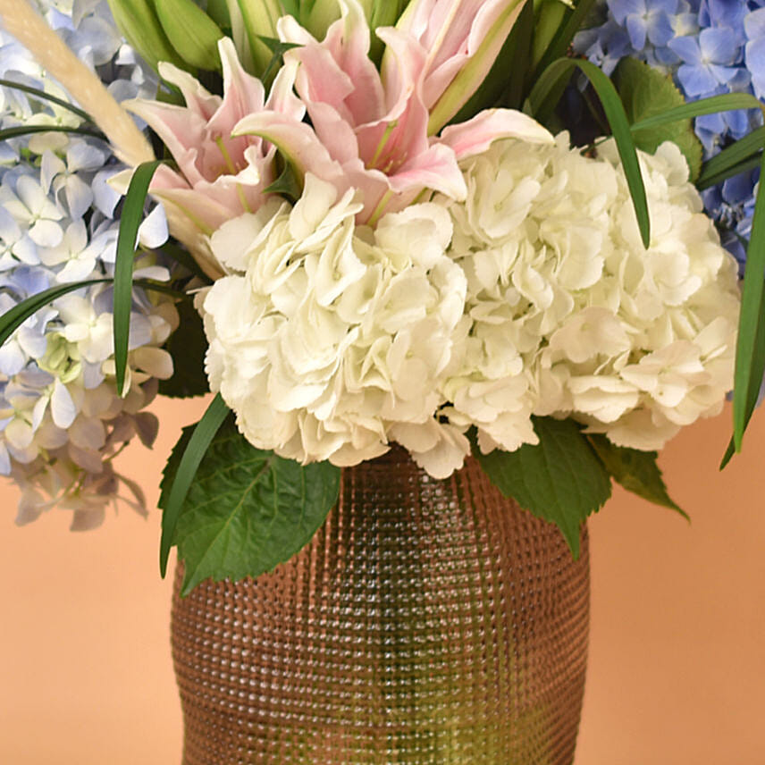 Online Adorable Flowers Arrangement Gift Delivery in Singapore - FNP