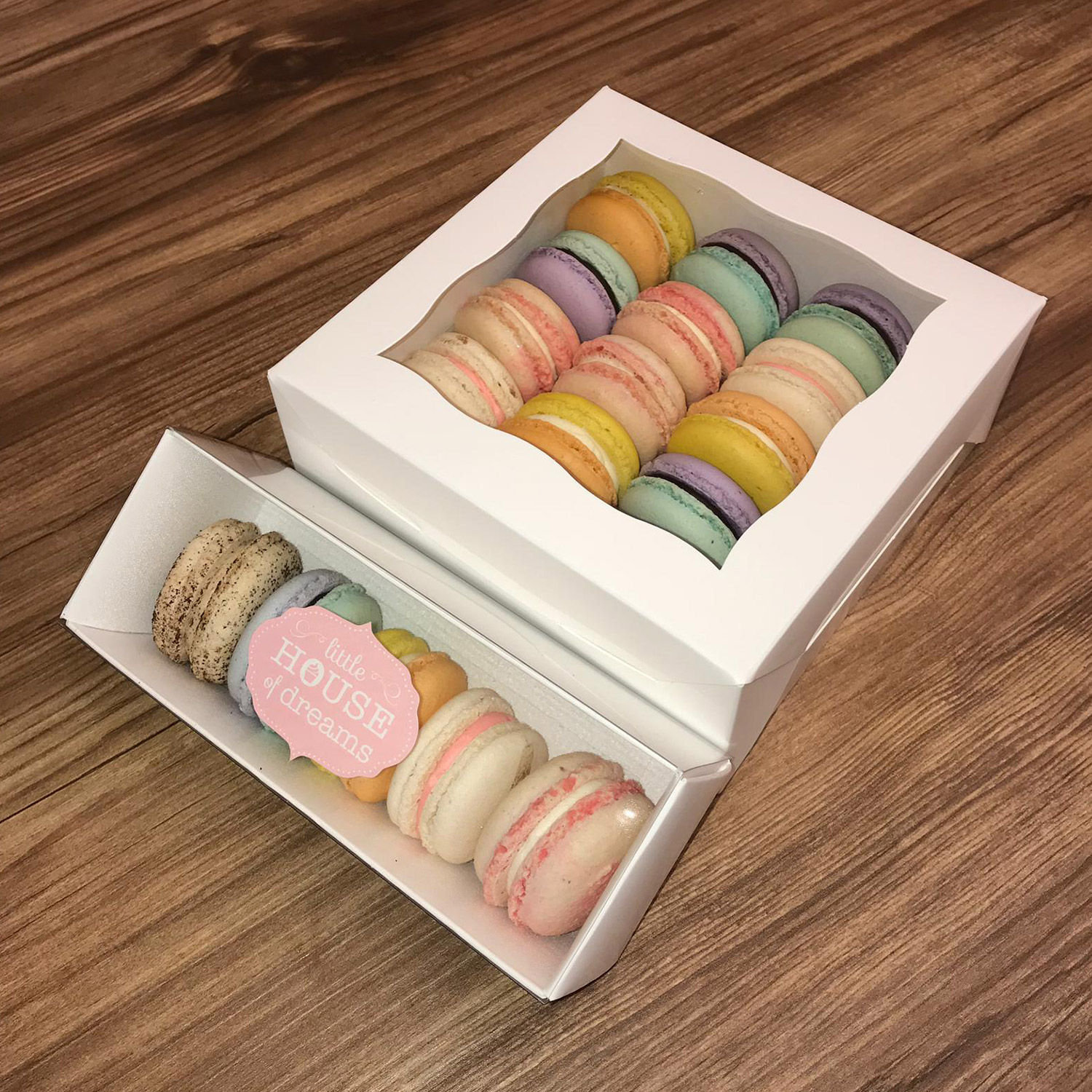 Online Box Of Macarons- 16 Pcs Gift Delivery in Singapore - FNP