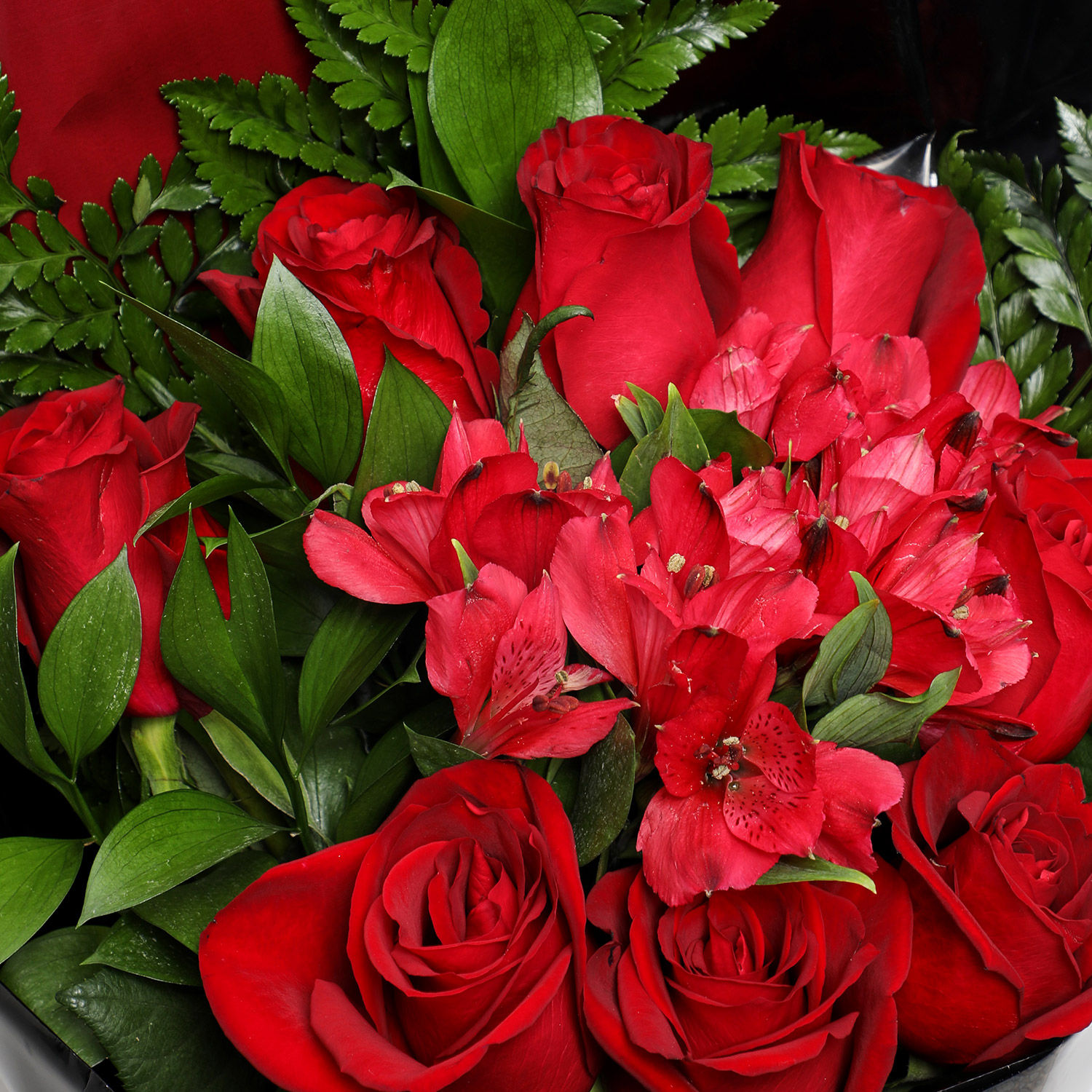 Online Beauty Of Red Flowers Bouquet Gift Delivery in Singapore - FNP