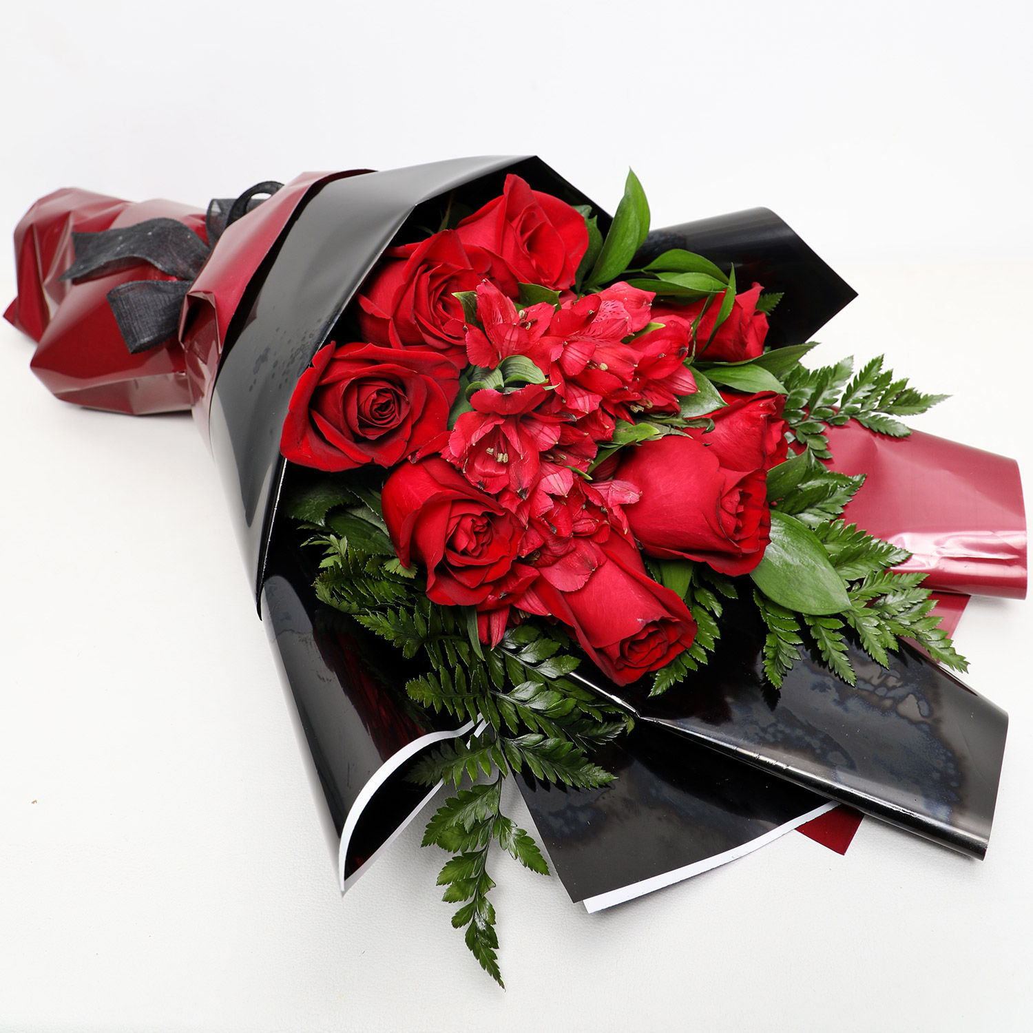 Online Beauty Of Red Flowers Bouquet Gift Delivery in Singapore - FNP