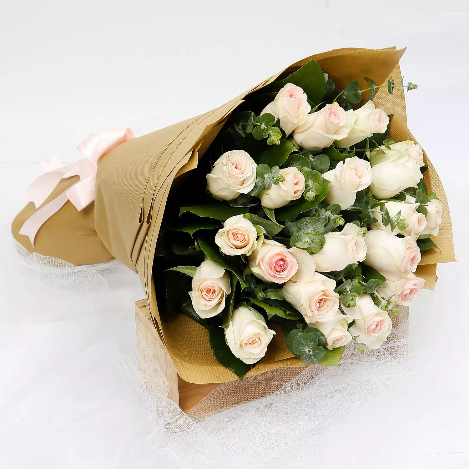 Online Bunch Of 20 Peach Roses Gift Delivery in Singapore - FNP