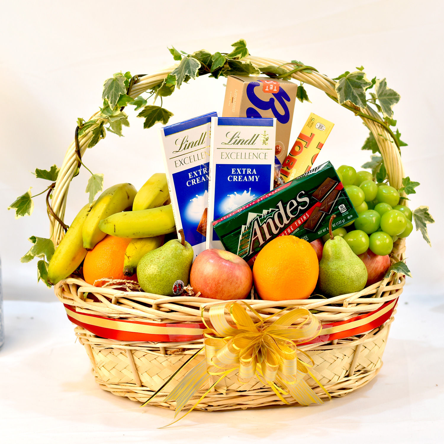 Online Fruits Basket Hamper With Bouquet & Champagne Gift Delivery in ...