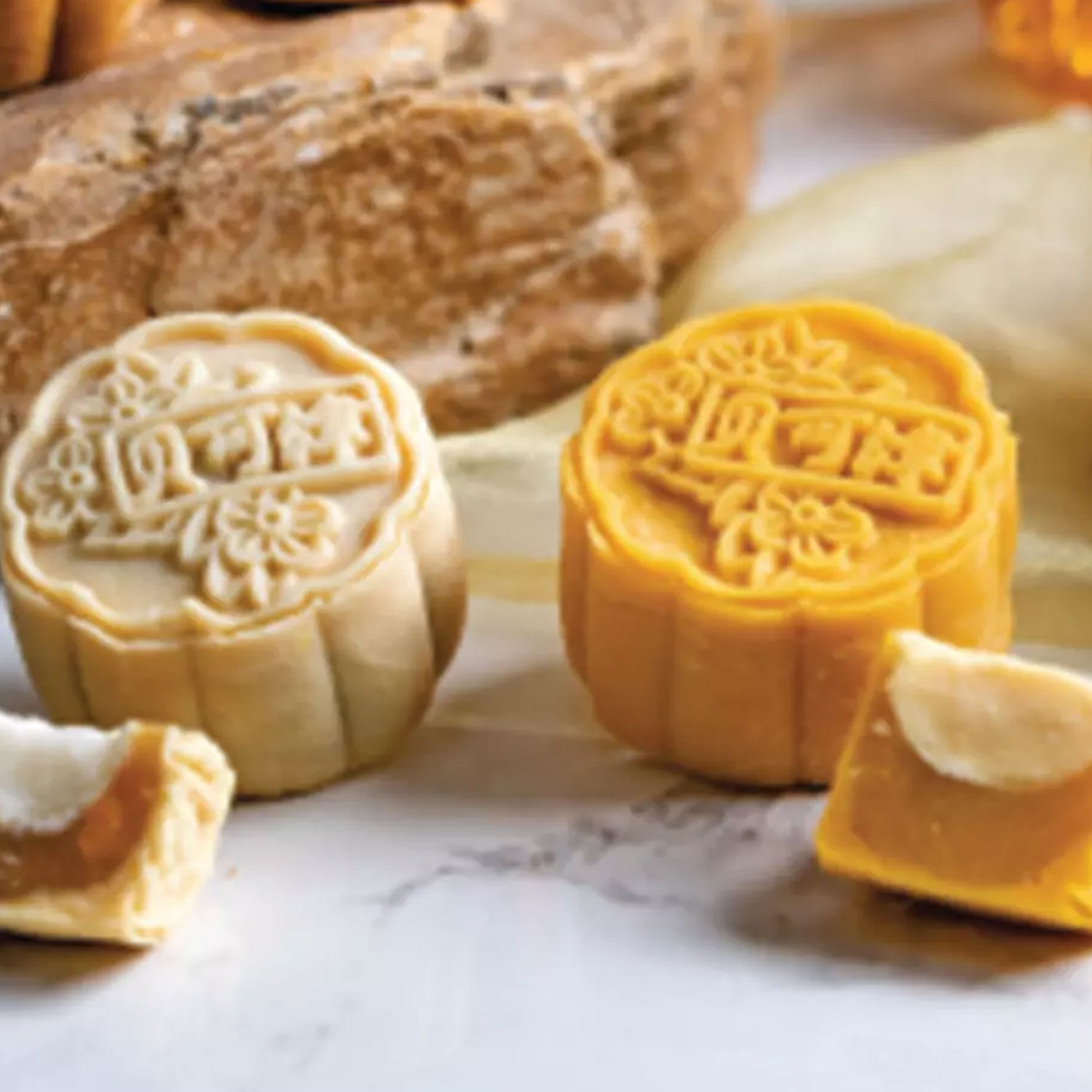 Online Set Of 8 Pcs Truffle Mooncakes Gift Delivery in Singapore - FNP