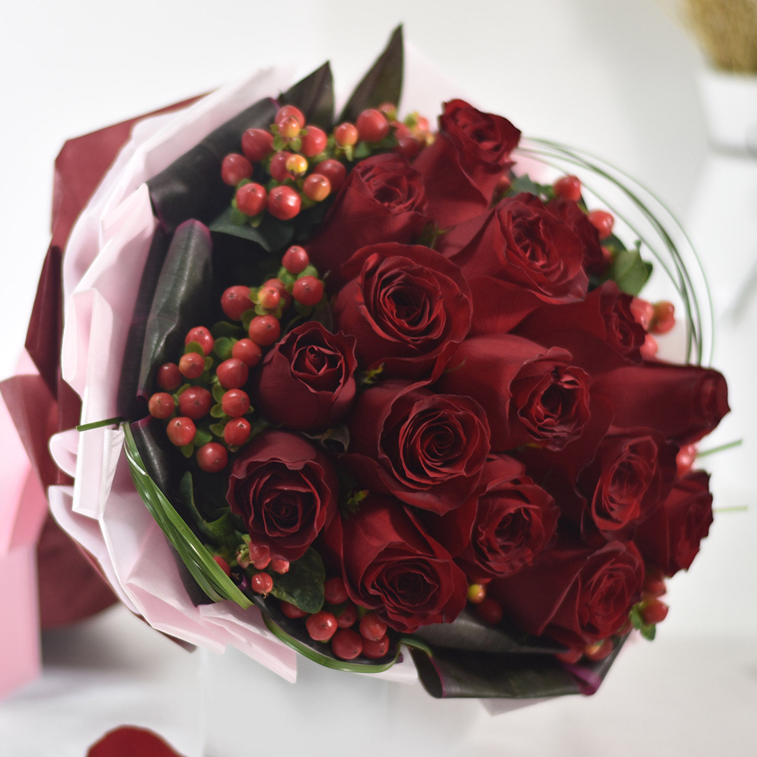 Online Love Blooming In Roses Bouquet Gift Delivery in Singapore - FNP