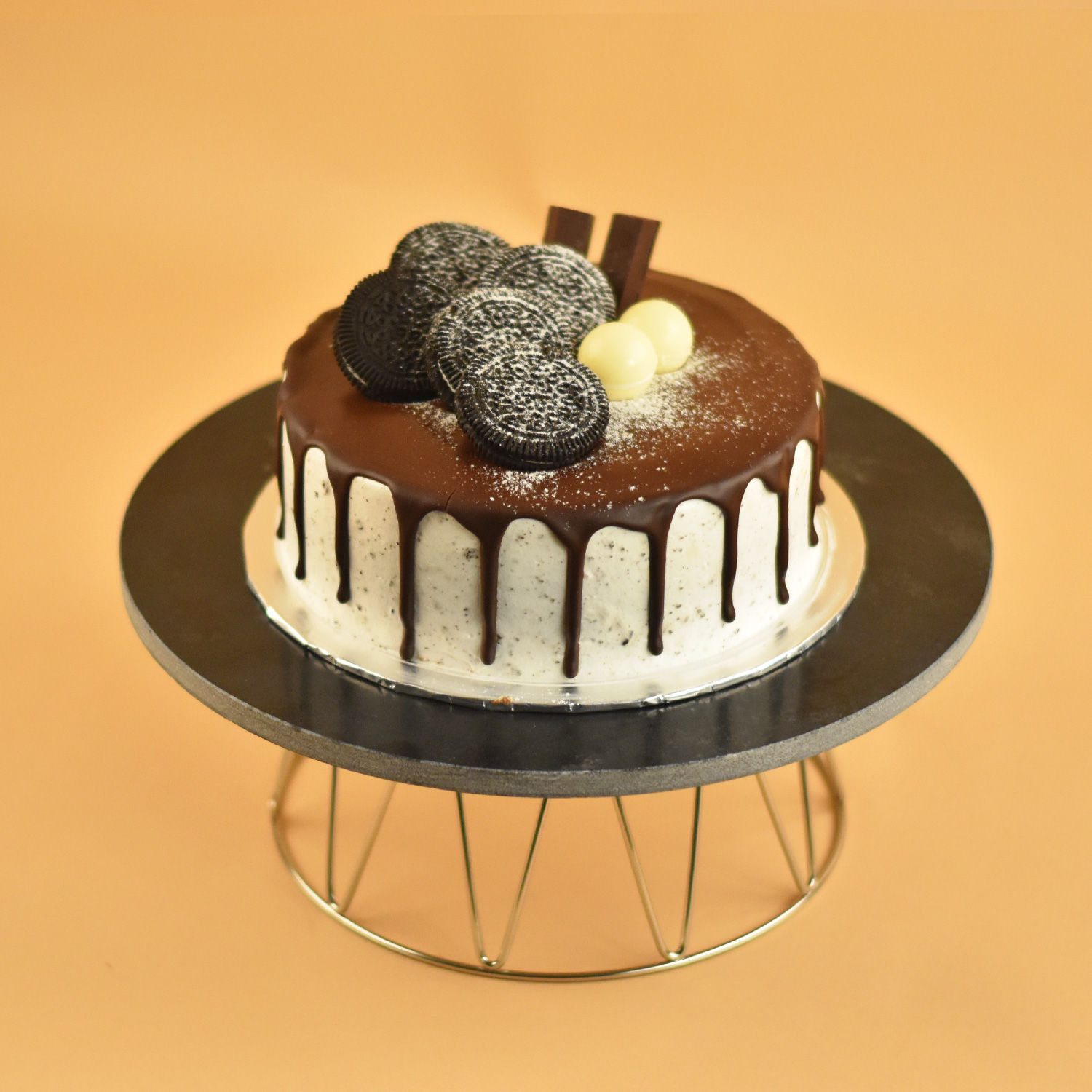 Online Yummy Kit Kat & Oreo Dripping Cake Gift Delivery in Singapore - FNP