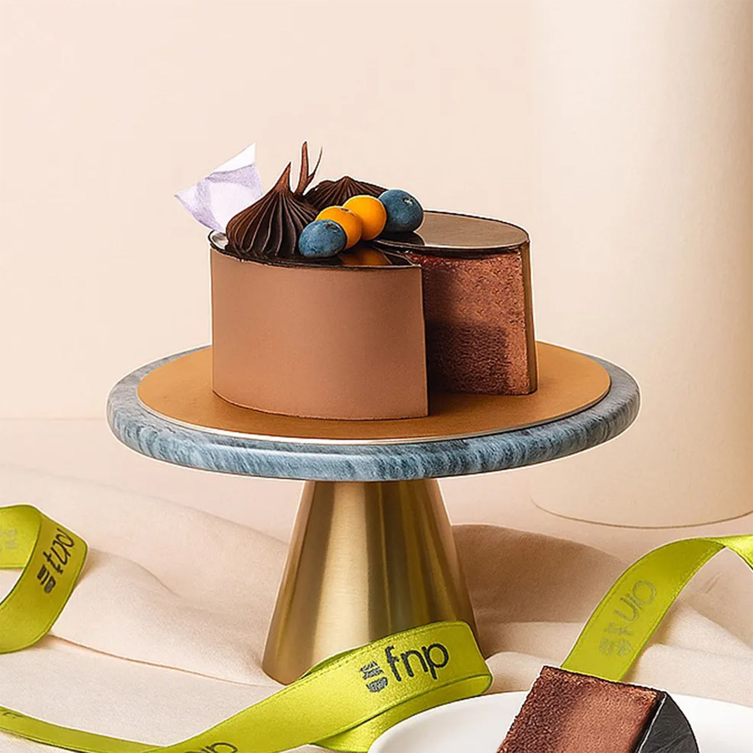 Online Tempting Chocolate Cake Gift Delivery in Singapore - FNP