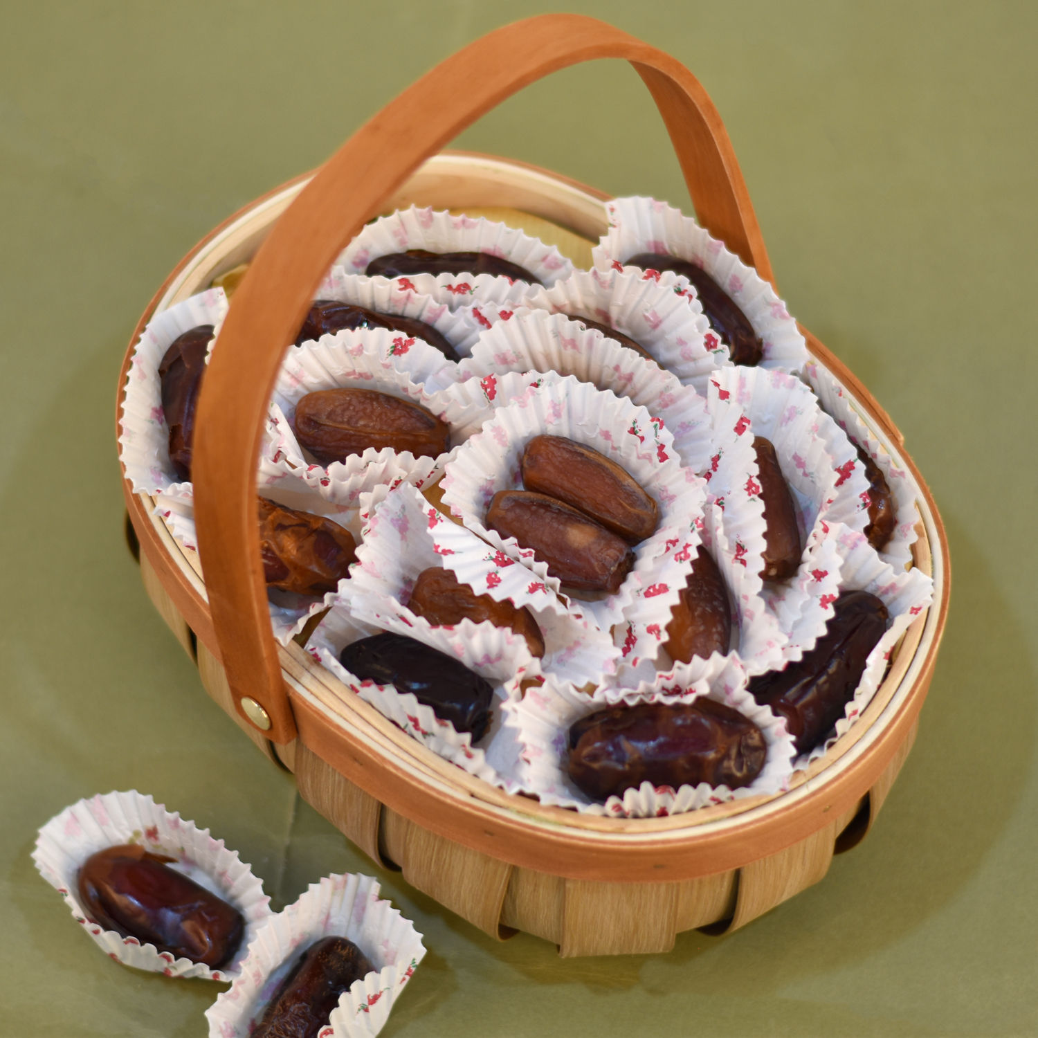 Online Hari Raya Dates In Tray 1 Kg Gift Delivery in Singapore - FNP